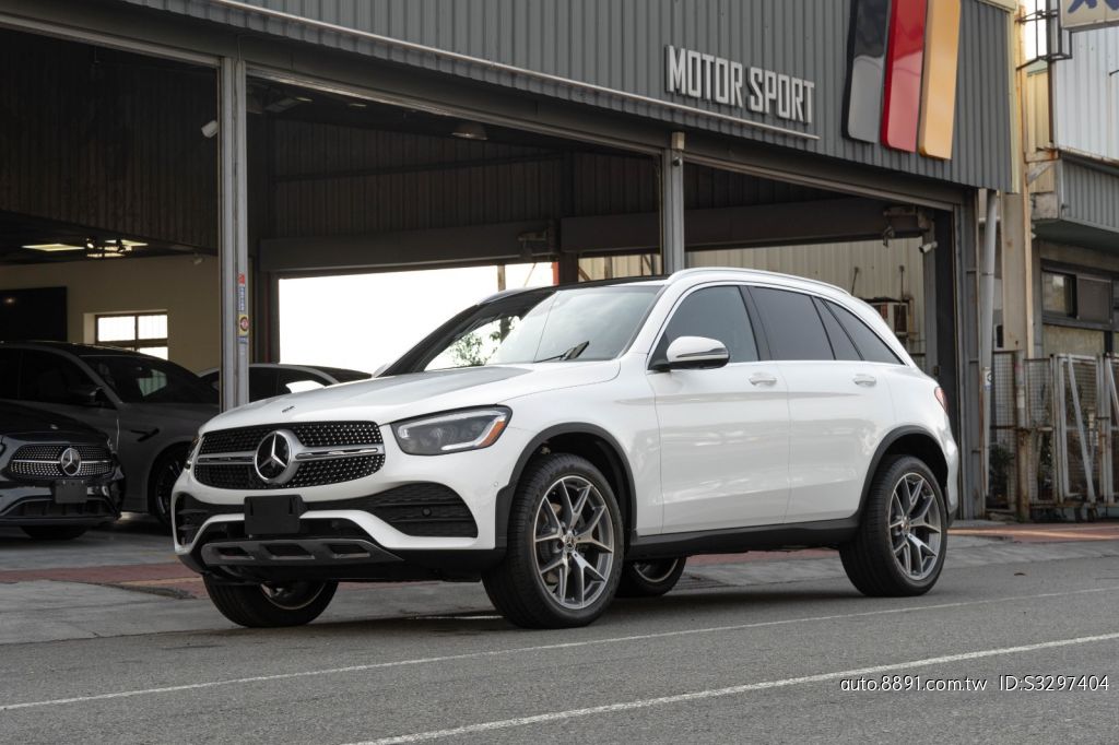 Mercedes-Benz/賓士 GLC-GLC300 全新車 滿配 23P 多光束 數位儀表 環景 20吋框
